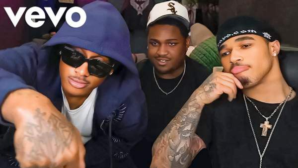 LEG Lyrics - PlaqueBoyMax